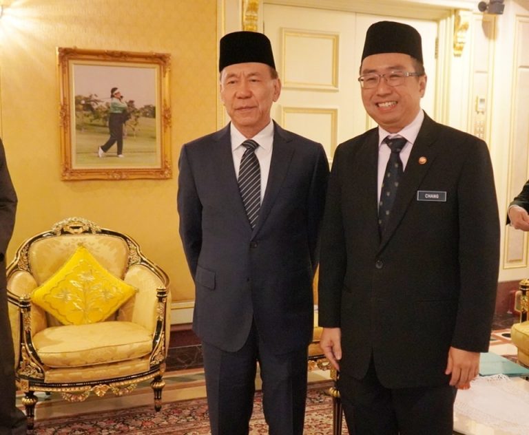 DYMM Paduka Seri Sultan Perak, Sultan Nazrin Muizzuddin Shah Berkenan ...