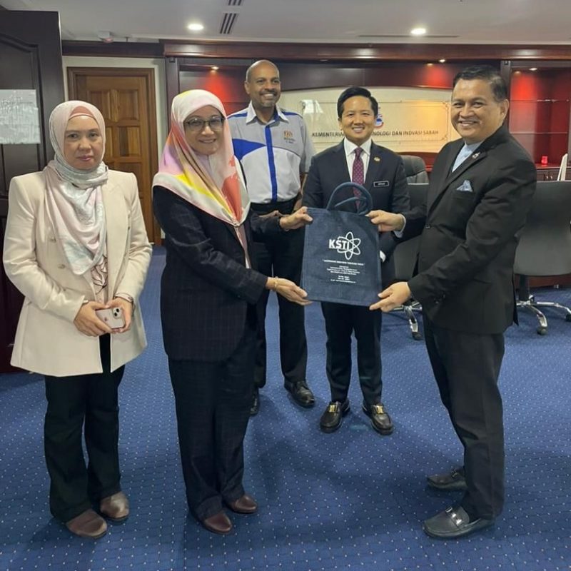 Kunjungan Hormat YB Datuk Arthur Joseph Kurup, Timbalan Menteri Sains ...