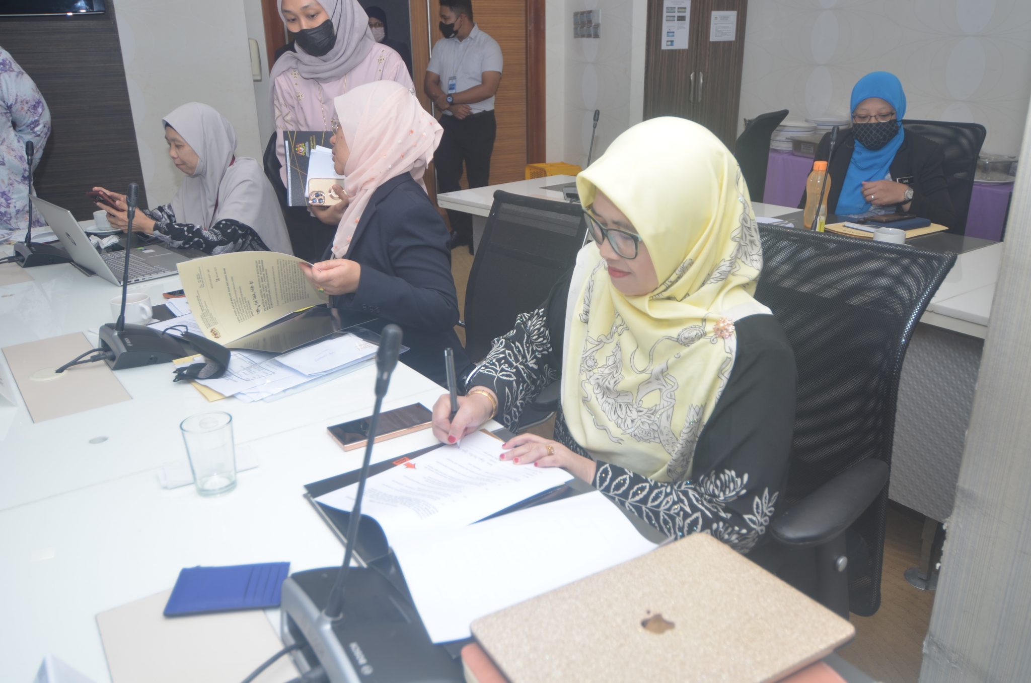 Penyerahan Surat Pelantikan Badan Berkanun/Syarikat Kerajaan Sebagai ...