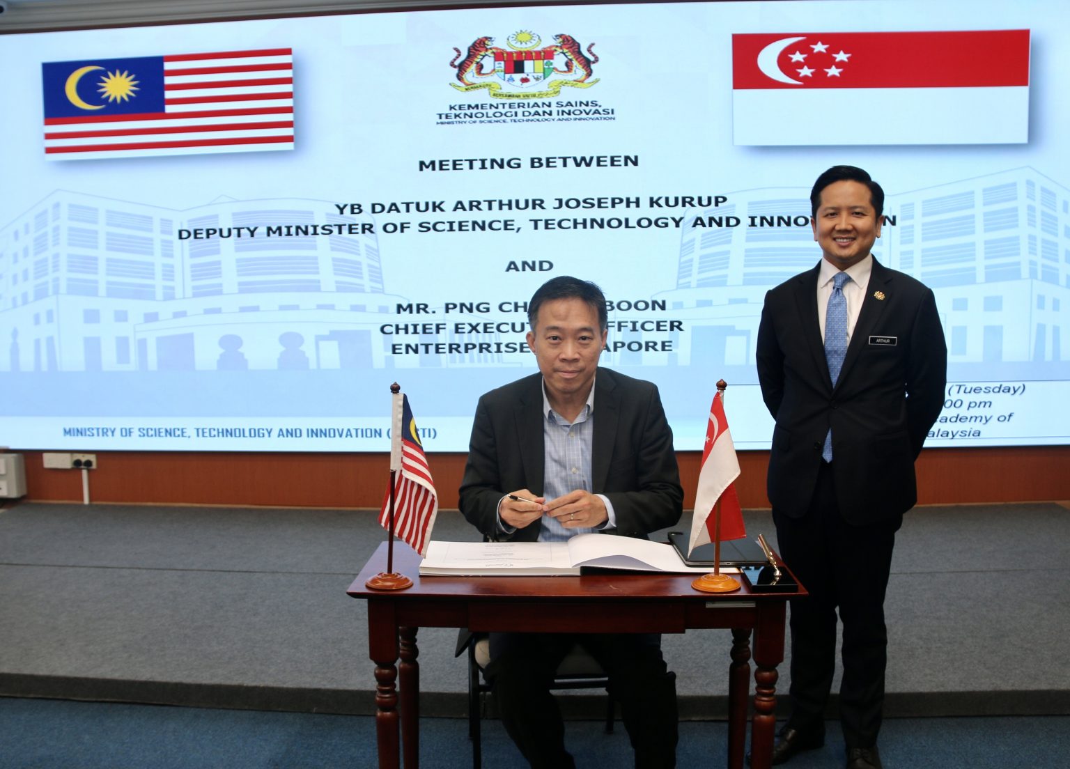 Sesi Mesyuarat Dua Hala Antara YB. Timbalan Menteri MOSTI Bersama ...