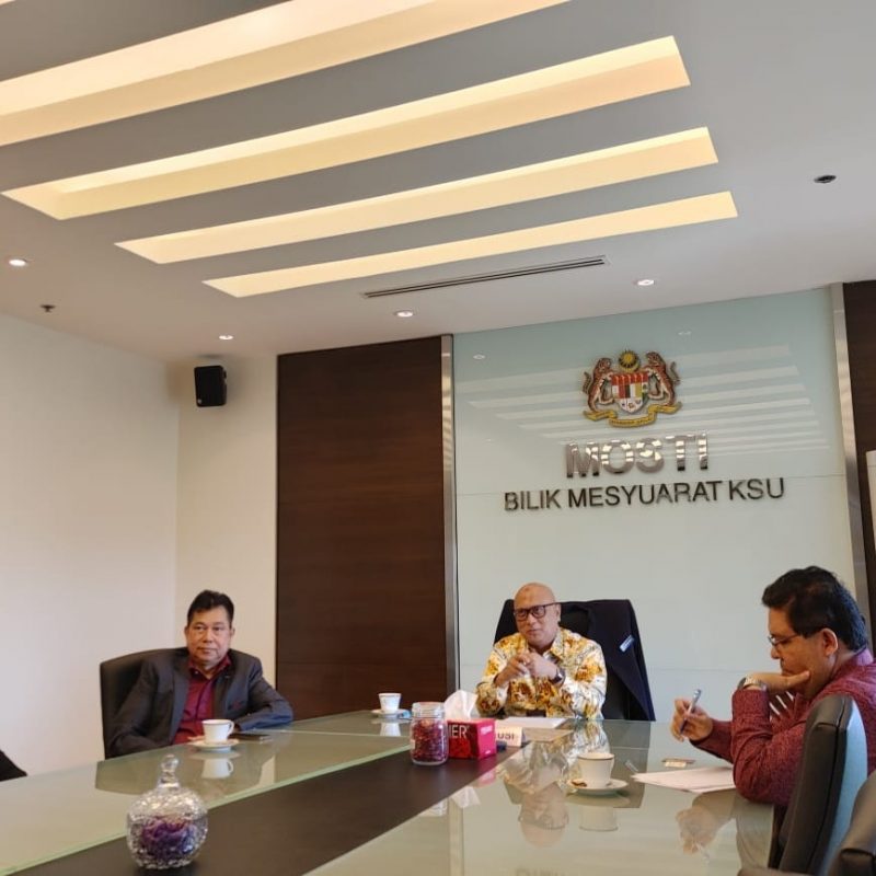 Kunjungan Hormat Y.M. Tengku Dato’ Dr. Hishammuddin Zaizi bin Y.A.M ...