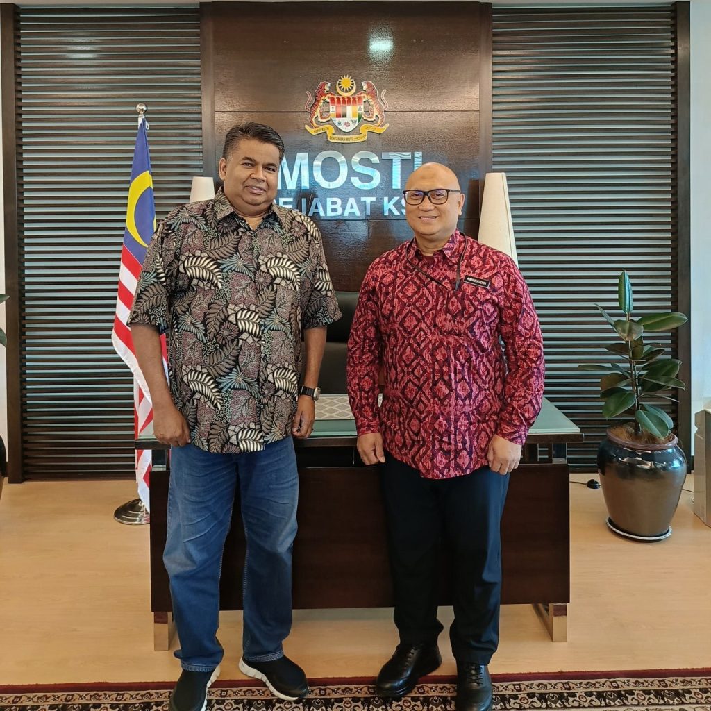 Ketua Setiausaha Kementerian Sains, Teknologi dan Inovasi menerima ...