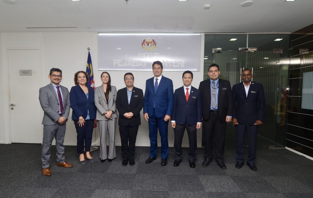 YB Tuan Chang Lih Kang Menteri Sains, Teknologi dan Inovasi telah ...